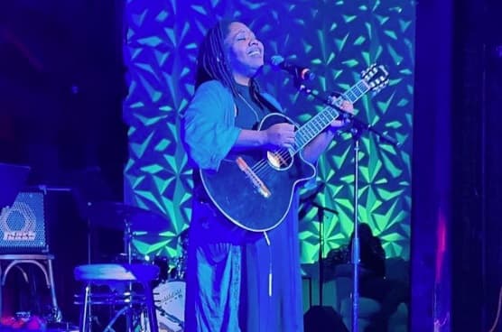 Dena Babe Map Fon Bòt Sou Ou lyrics | Wikimizik